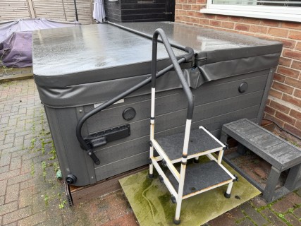 Blue Whale Beacon Cove - DS-WA4 - MegaSpa Hot Tubs